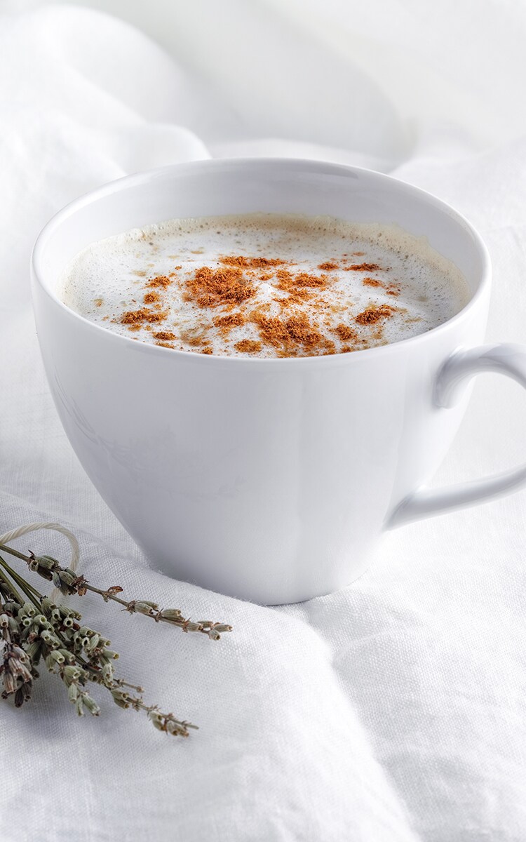 Latte med mandelmjölk och kanel