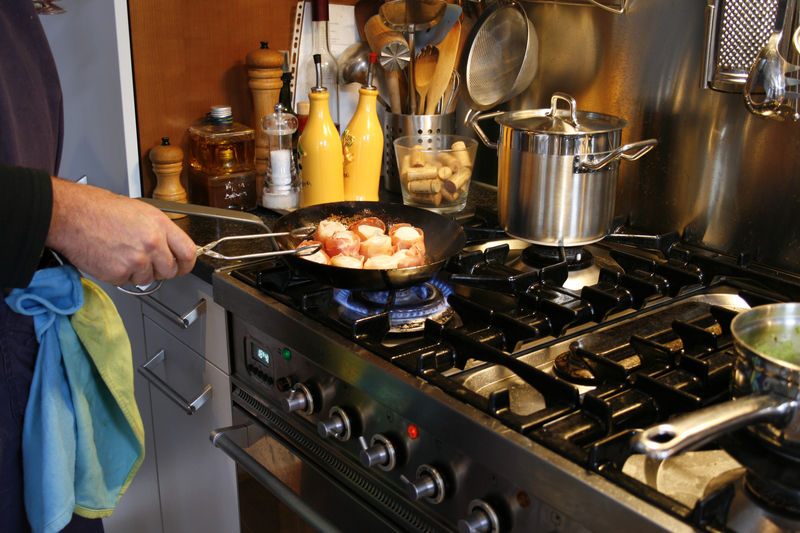 Cooking With A Gas Stove? 10 Tips to Master Your Culinary Skills
